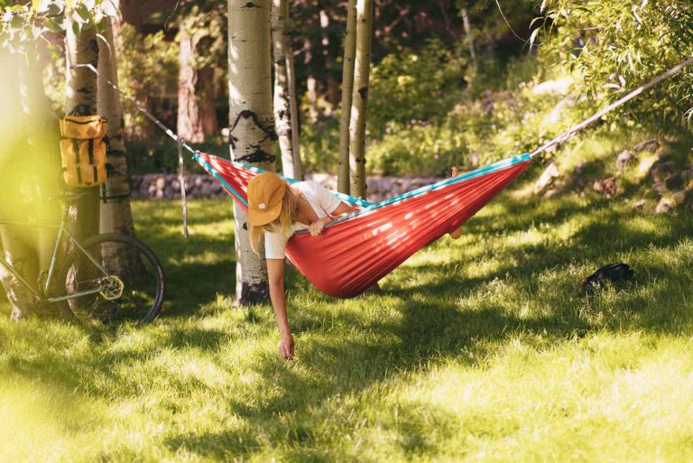 Le hamac design pour deux personne par Topo Designs et Kammok